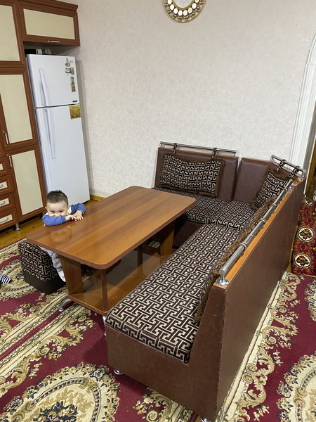 Mebel  sotiladi. Stol va stuli ham bor