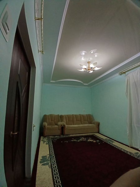 Продаётся 2 комнатная,октябрь 2 этаж