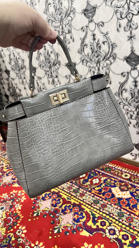 Fendi sumka. Judayam qulay. Kam taqilgan