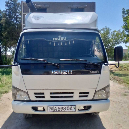 ISUZU  Yuk mashinasi