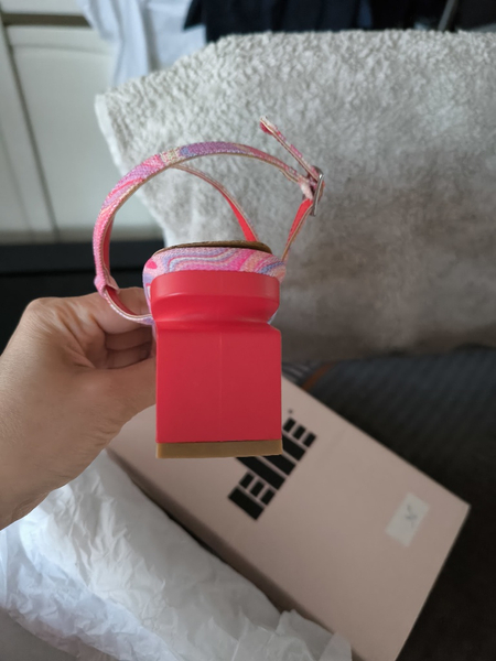 Босоножки ELLE,новые.Турция