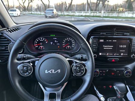 Kia Soul Красный
