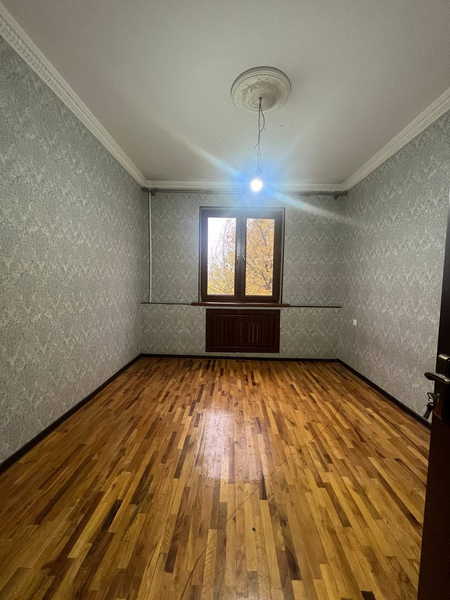 Чиланзар 10 срочно продаётся квартира 3/3/4