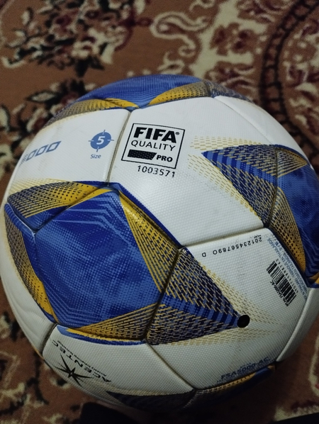 Molten original futbol toʻpi