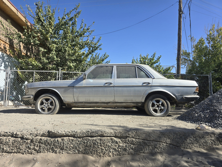На запчасти  по запчастями мерс merc  mercedes  W123  E 200