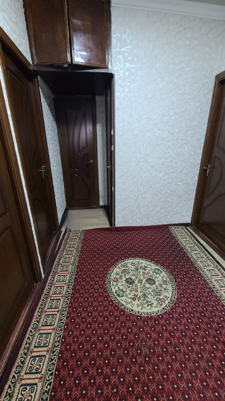 Срочно продаётся 3//5//5 на рынке Кадыщева 77- серия кирпич