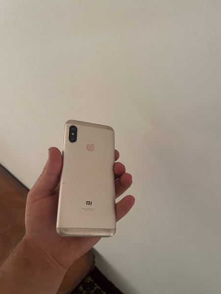 Redmi s2 va redmi 6pro sotiladi