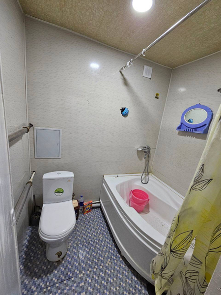 Продам Квартиру  Ялангач  2в3/5/5  50м2  Балкон 2х6  дом Кирпичный