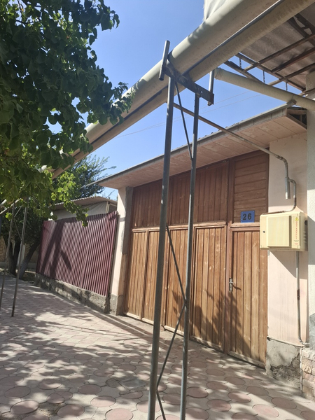 Hovli sotiladi ofis tarzda foydalansa ham bóladi