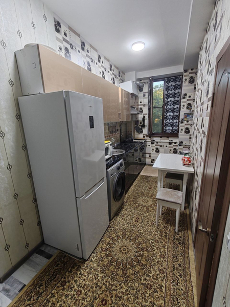 Продаётся 2-х Ком. На Мирзо улугбек Массив Феруза