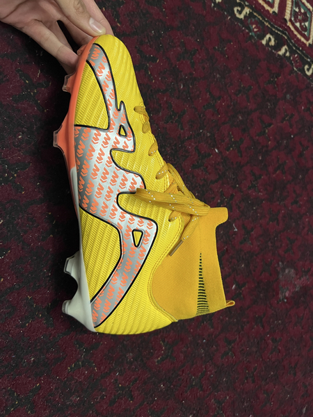 Air Zoom futbool butsi sotiladi