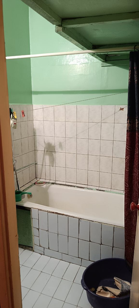 Продаётся! Юнусабадский р-он, 15 квартал, дом быта,  2/4/4
