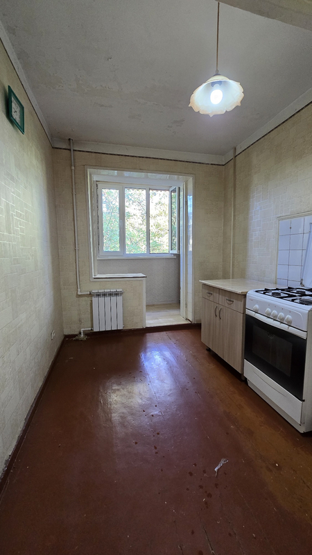 Продажа. Своя. Чилонзор район 9-кв 1/3/4 кирпич 1*3.Ипотека тоже можно