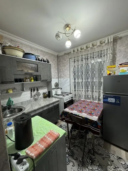 Продается квартира Чиланзар 24 2/1/4 Смежка