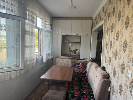 Продаётся 4-х комнатная квартира в центре Янгиюль