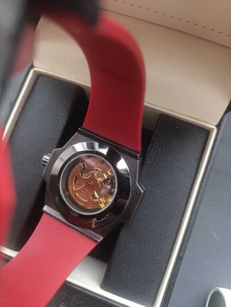 Механические часы HUBLOT