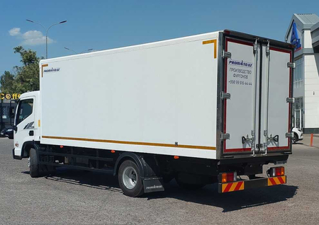 Изотермический автофургон Hyundai Mighty EX8 кабина трехместная
