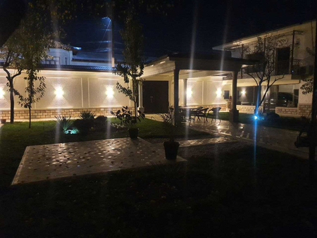 Nazarbek 4 sotixda 4 honali uyni sotaman.Fasad 17m.