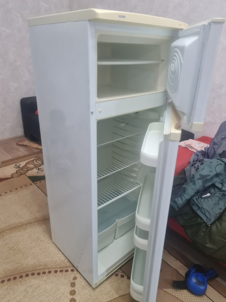 Холодильник. Частично рабочий.