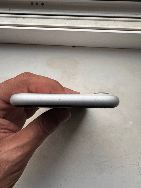 iPhone XR 64 white