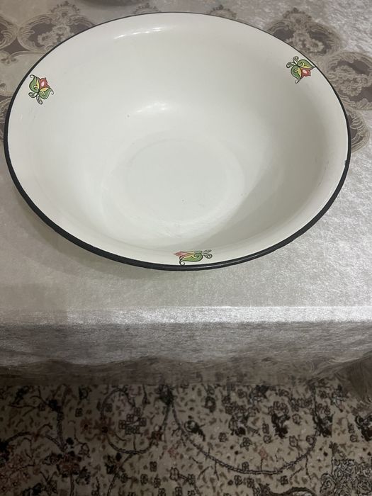 Продам эмалированный тазик