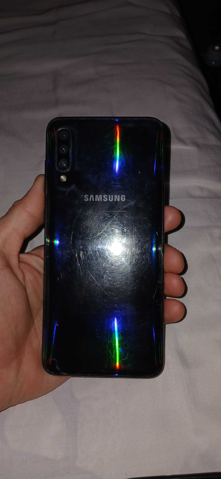 Samsung a70 xotirasi 128/6 xolati yaxwi...