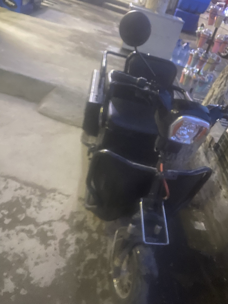 Sukuter 3 balonlik srochna sotiladi kelishamiz