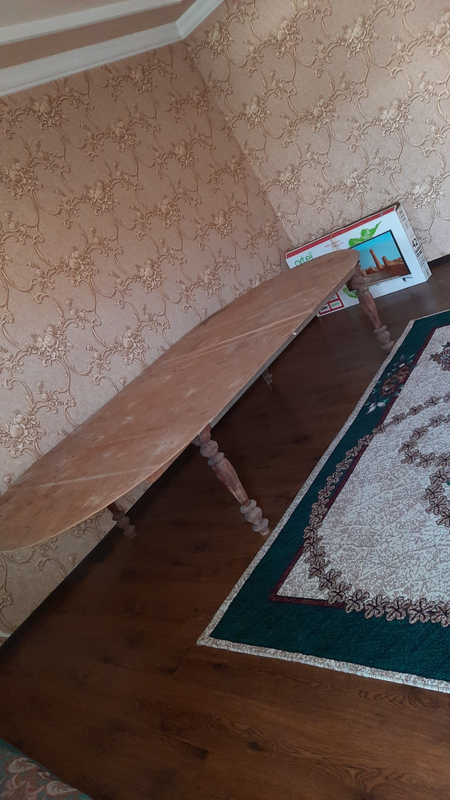 Срочно Столь большой деревянные без лака.