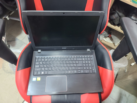 Acer aspire e5  core i5 7th gen srochni sotiladi