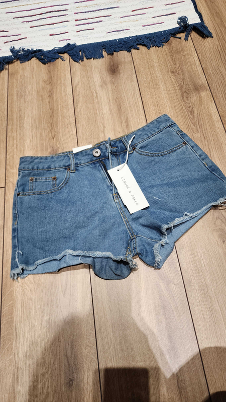 Продам женские новые шорты