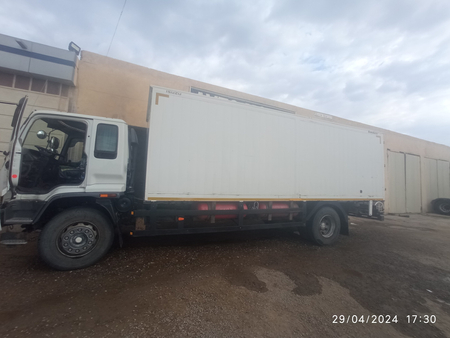 Katta Isuzu 10 tonnalik sotiladi
