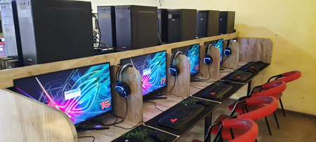 Game klub 21 ta komplekt kompyuterlar