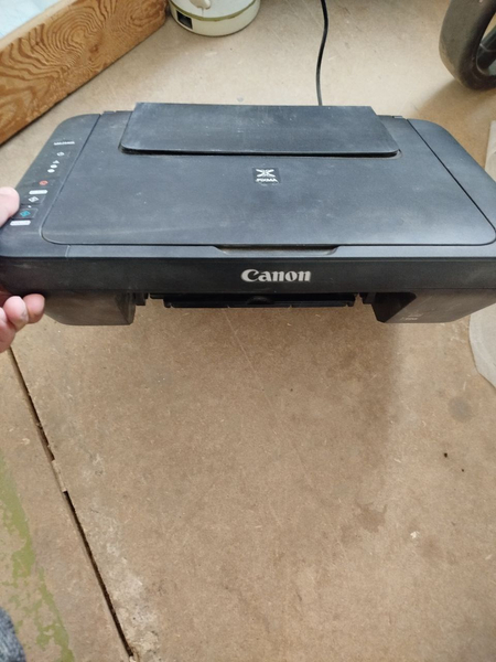 Printer ishlatilmagan prosta turgan sotiladi.