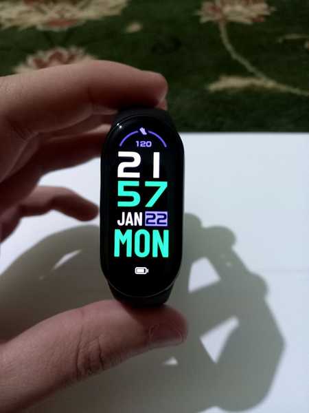 Продаётся Mi band 8