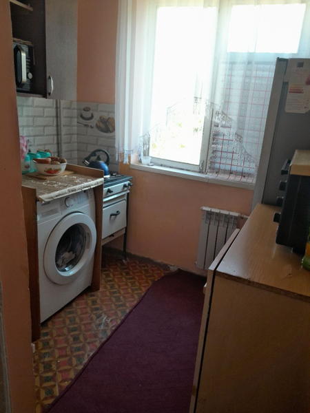 продаётся 1 комнатная квартира СРОЧНА СРОЧНА цена  22 000  договоримся