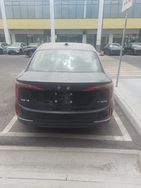 Hongqi EQM-5 2024