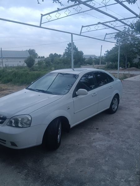 Avtomobil sotiladi