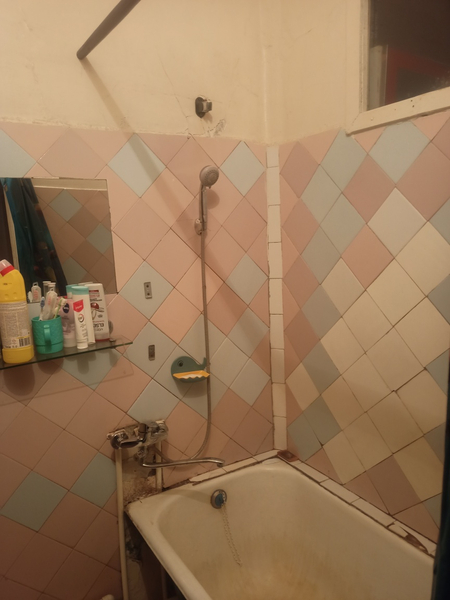 Срочно продаётся 2 комнатный Улучшенка 2*6 балкон