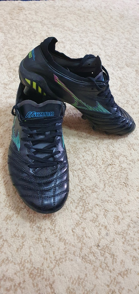 Продаются футбольные бутсы MIZUNO профессиональная модель.