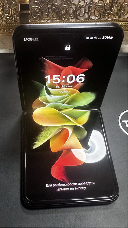 Продаю Samsung Z Flip