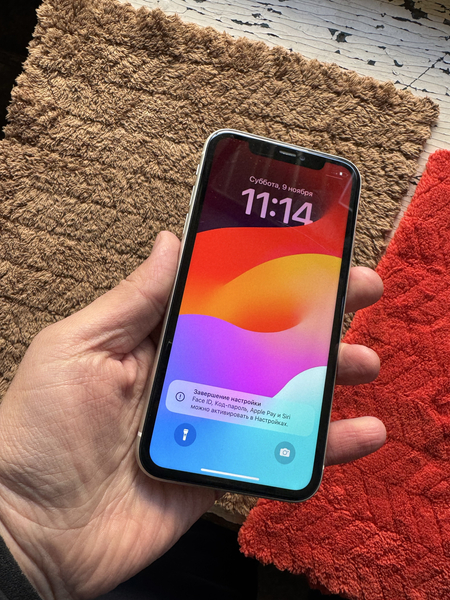 iphone 11 pamit 64g holati yahwi faqat ekran aliwgan oqip qlila