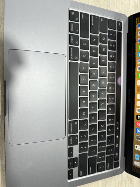 Macbook M1 Sotiladi srochniy uzimniki deyarli yangi