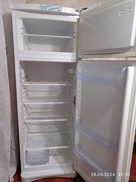 Холодильник INDESIT б/у в хорошем состоянии