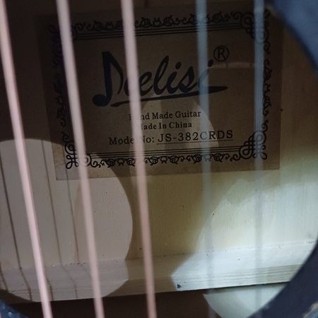 Gitara sotilad 3 xil rangi bor