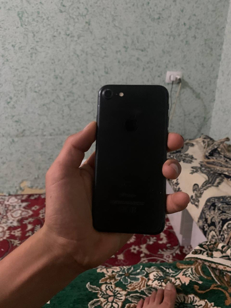 Iphone 7  srochna sotiladi