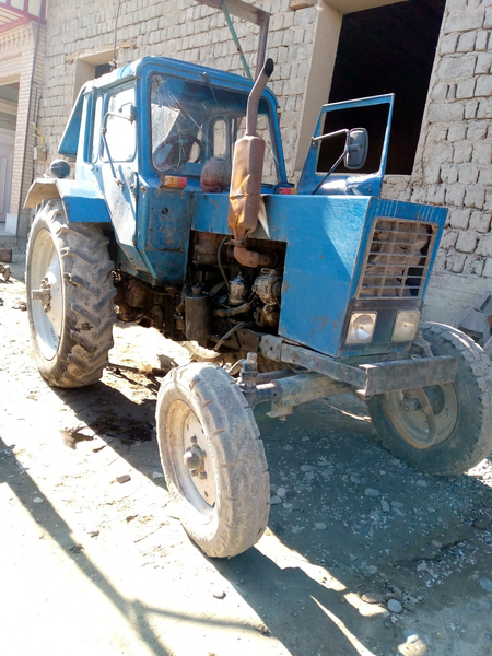 MTZ 80 sotiladi.