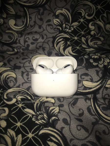 AirPods pro sotiladi narxini kelishamiz