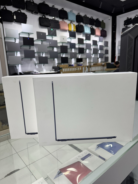 MacBook Air 13 M3 8/256  Yengi