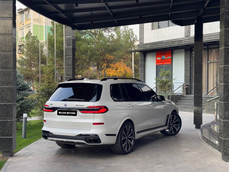 BMW X7 M60i в наличии