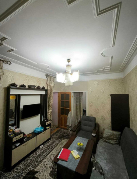 Sotiladi M.Ulugʻbek metrosi yonidan 2*3/2/4 45m² boʻlgan shinam uy